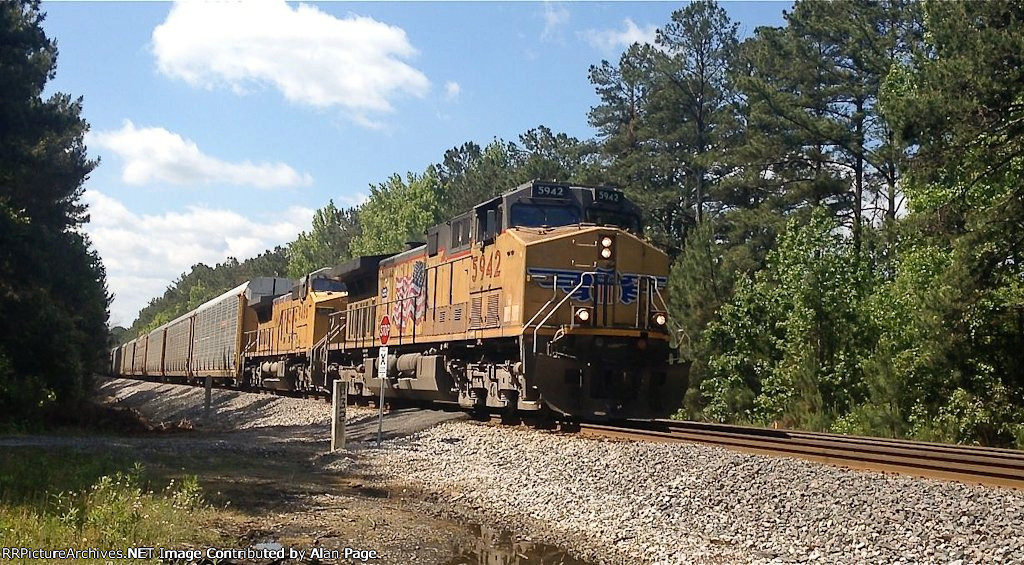 UP AC44CWCTE 5942 and C41-8W 9486